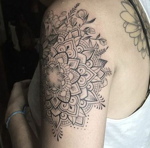 Tatouages sur le bras : 80 motifs tendances pour femme