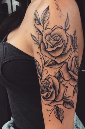 Tatouages sur le bras : 80 motifs tendances pour femme